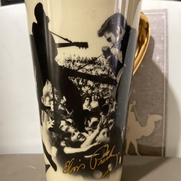 Elvis Presley | Kitchen | Elvis Presleythe Iconic Entertainerbeautiful ...